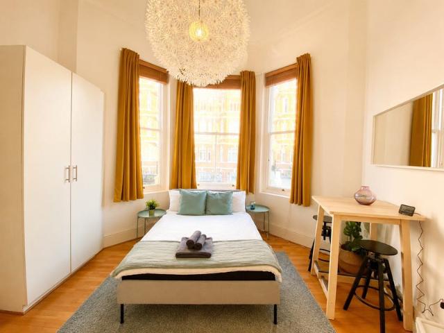 Bright Studio at Holland Park available NOW