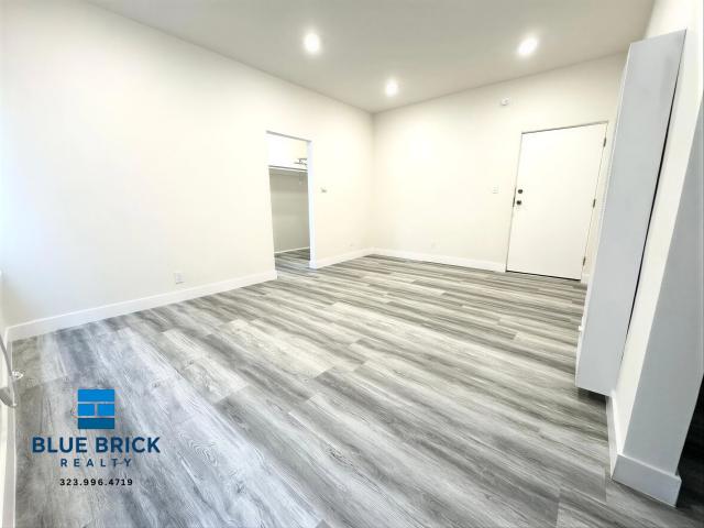 Bright Studio Apartment with Utilities Included, On Site Laundry & Pet Friendly Living