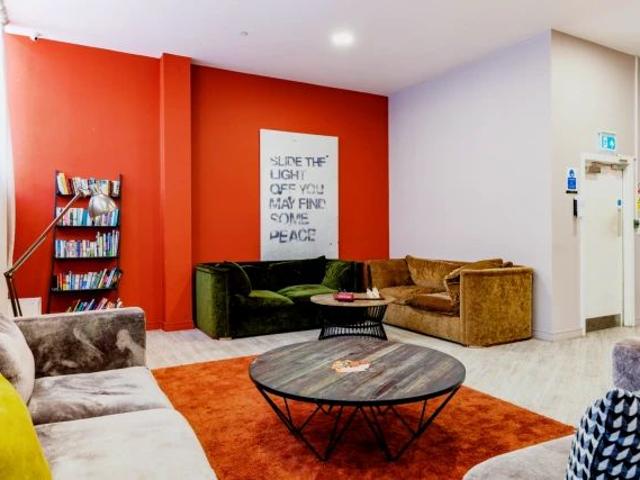Bright studio close to Sheffield City Hall