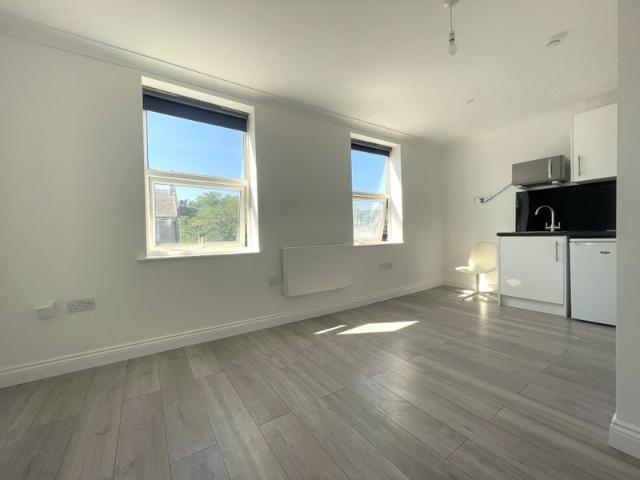 Bright Studio Flat in Catford, SE6 – £1100 PCM