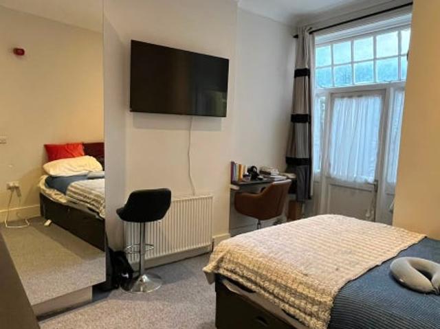 Bright Studio with Private Garden Jul Aug Sublet
