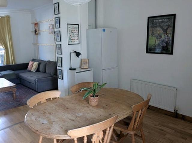 Bright, stylish Wimbledon short term flat