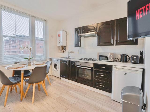 Bright & Stylish One Bedroom Apartment | Prime King\'s Cross Location |