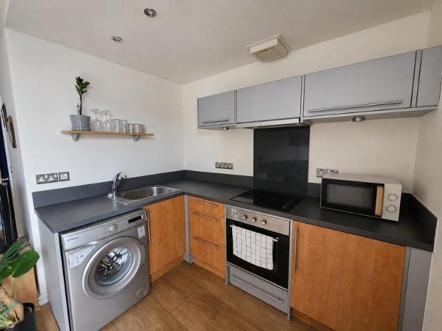 Bright Sunny Studio Apartment available in City