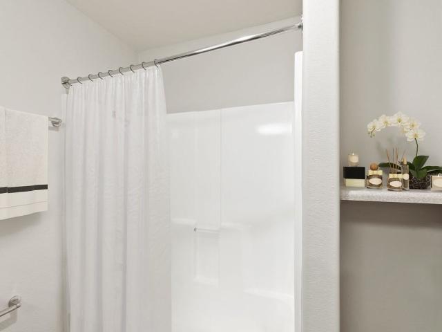 Bright & Sunny Studio w/ All New Renovation! Studio Apartment for Rent at 332 Mar Vista Dr, Vista, CA 92083 Vista