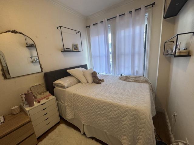 Bright private bedroom right next to Central Park