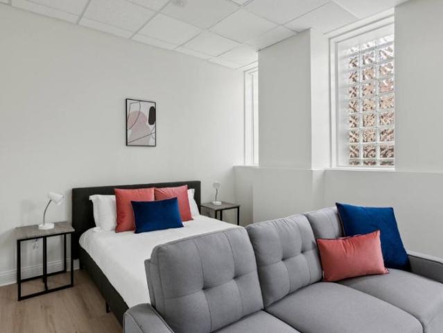 Bright Private Room & Bath in Spacious Apartment