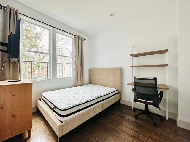 Bright Private Room in East Harlem