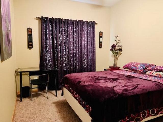 Bright Private Room with Office, Modern Amenities