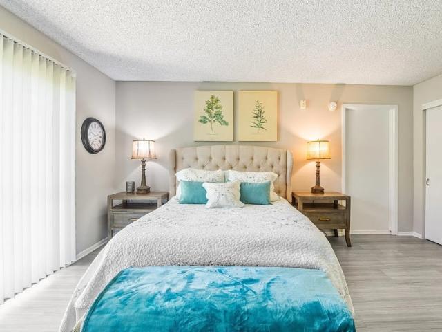 Bright Private Room with Private Bathroom
