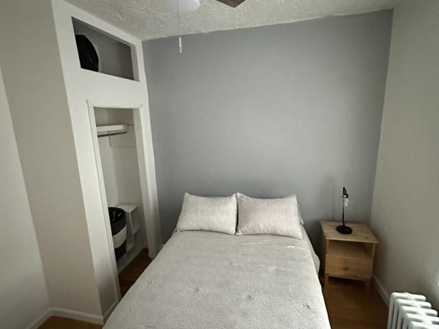 Bright, Queen Bedroom in Astoria
