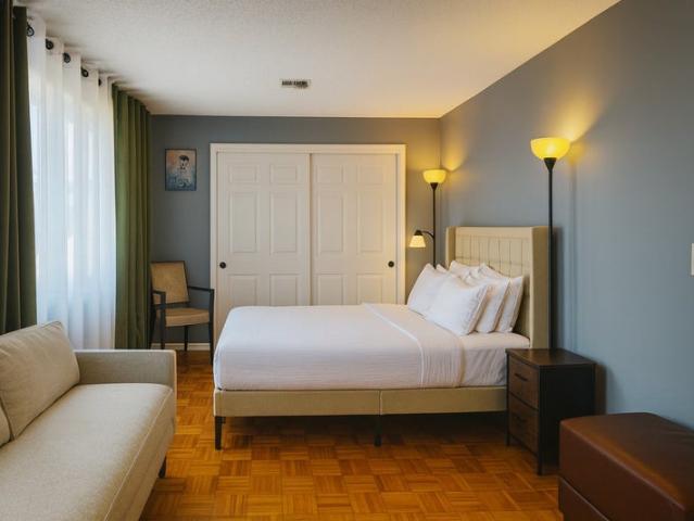 Bright Room w/ Balcony & Garage Parking