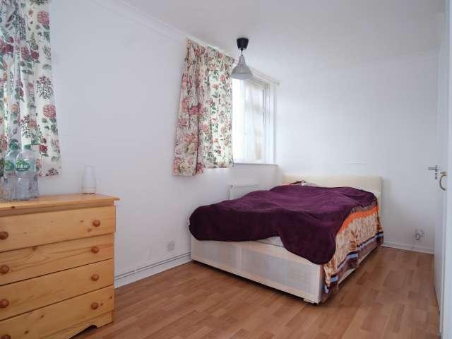 Bright room in 3 bedroom flatshare in Hackney, London