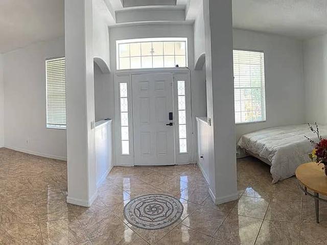 Bright Room in Quiet Shared Home