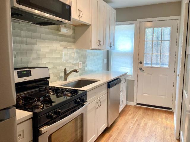 Bright Ravenswood 1 Bdrm + Parking
