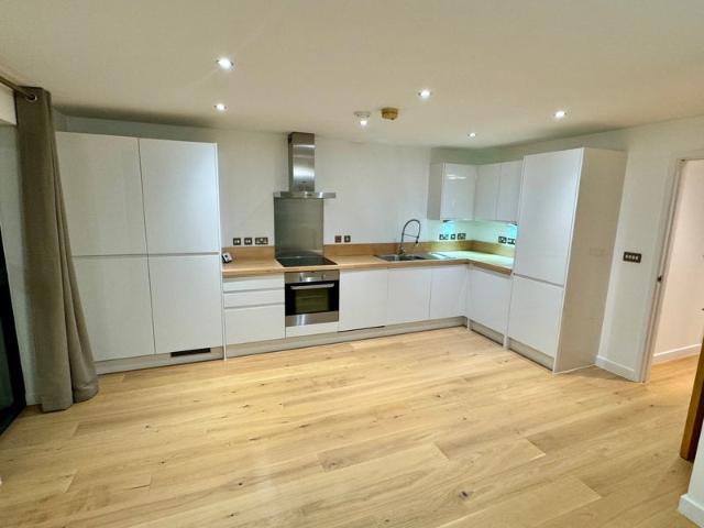 Bright, Top floor, 2 Double Bedroom flat