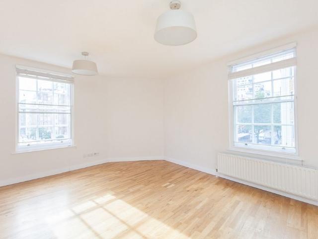Bright three bedroom, second floor apartment with lift located close to the shops and transport links of the Edgware Road and Marble Arch