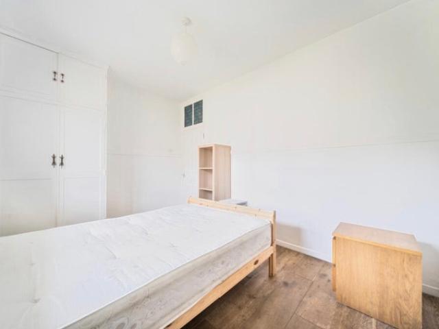 Bright three double bedroom flat Vauxhall