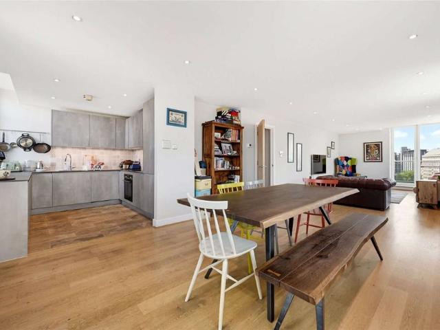 Bright two bed apartment with river views located on Albert Embankment