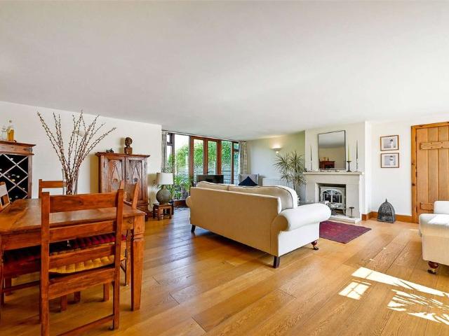 Bright two bedroom barn in a rural setting