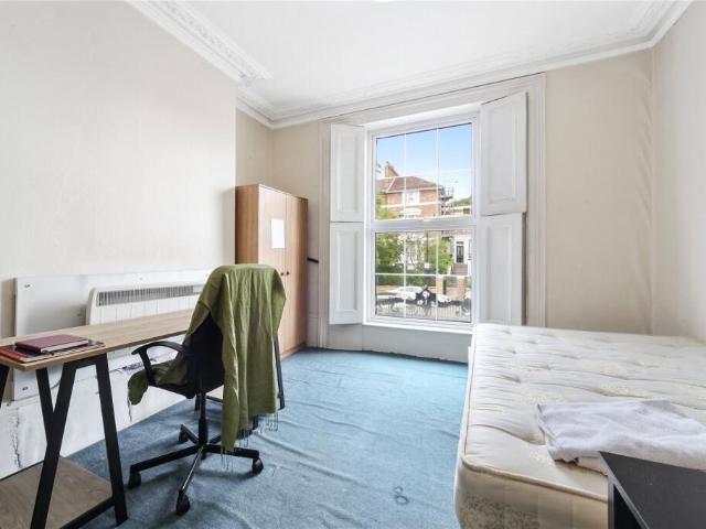 Bright Two Bedroom Flat with Patio Garden in Prime Greater London Location