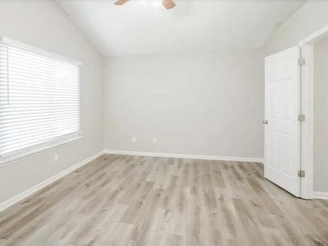 Bright unfurnished room RENT