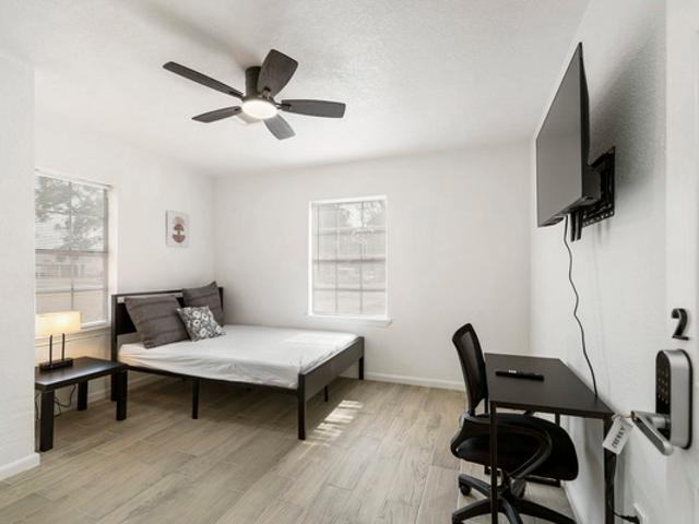 Bright, Updated Room with Workspace & All Inclusive Utilities — Safe Houston Home