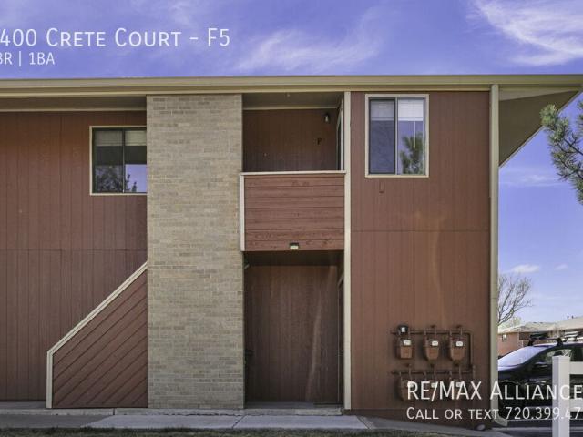 Bright upper level condo in the heart of Lafayette