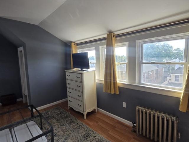 Brightly Lit & Spacious Guest Room