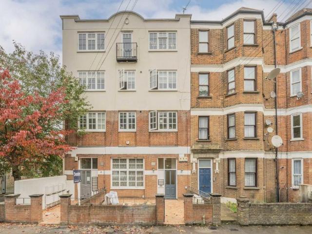 Brighton Terrace, London SW9 3 bed flat to rent £3,100 pcm £715 pw