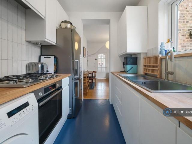 Brighton Avenue, London, E17 2 bed flat to rent £2,250 pcm £519 pw