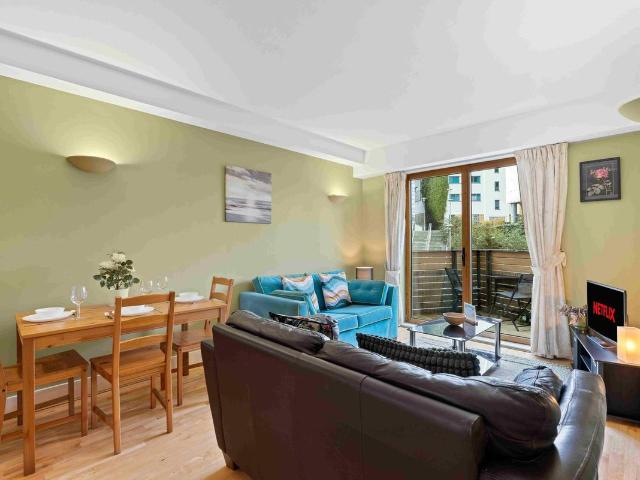 Brighton BN1, 2 bed flat to rent, £2,947 pcm | PrimeLocation