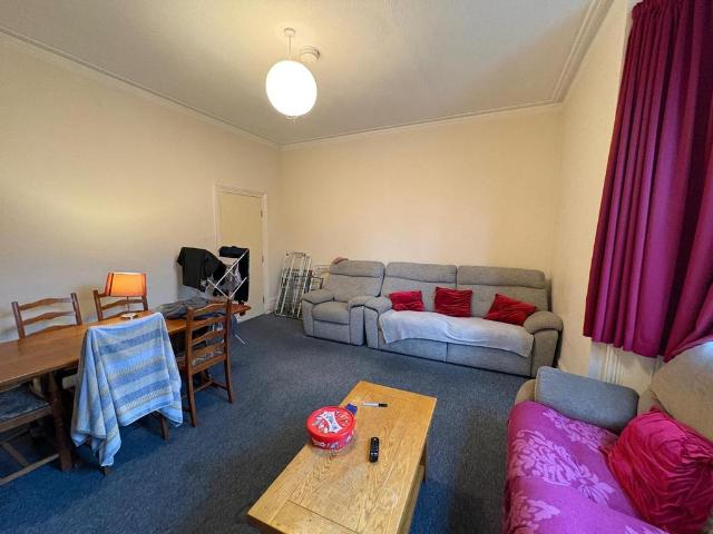 Brighton BN1 4 bed maisonette to rent £2,860 pcm £660 pw