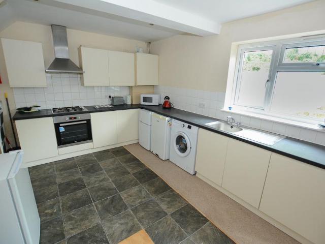 Brighton BN1 4 bed semi detached house to rent £1,995 pcm £460 pw