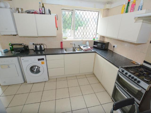 Brighton BN1 4 bed terraced house to rent £1,995 pcm £460 pw