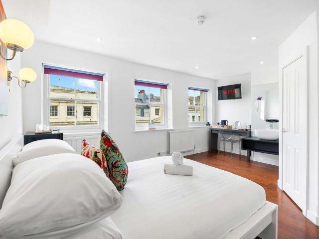 Brighton BN1, Studio to rent, £1,832 pcm | PrimeLocation