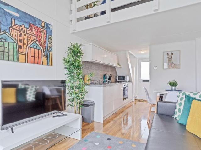 Brighton BN2, 1 bed flat to rent, £2,076 pcm | PrimeLocation