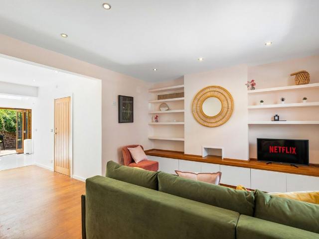 Brighton BN2, 2 bed flat to rent, £2,909 pcm | PrimeLocation