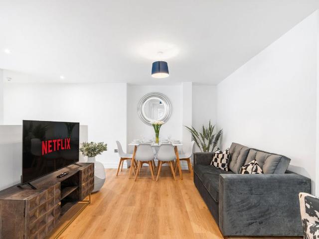 Brighton BN2, 2 bed flat to rent, £2,917 pcm | PrimeLocation