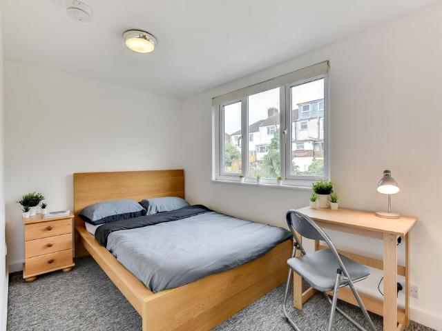 Brighton BN2 6 bed house to rent £3,450 pcm £796 pw