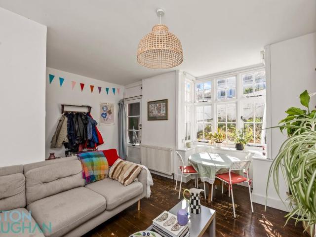 Brighton, East Sussex BN2 3 bed ground floor maisonette to rent £1,750 pcm £404 pw