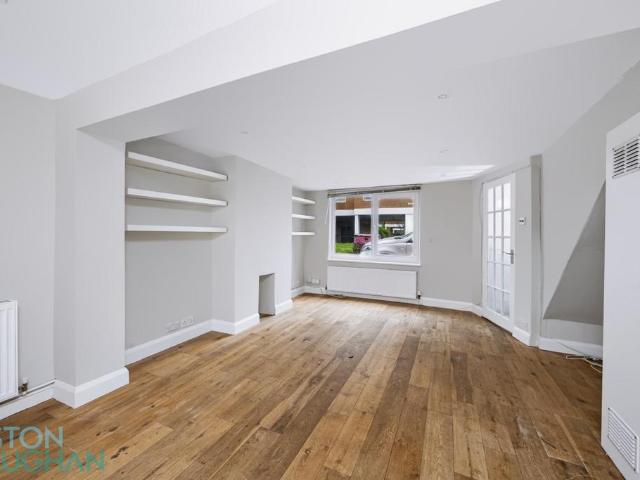 Brighton, East Sussex BN2 3 bed terraced house to rent £1,900 pcm £438 pw