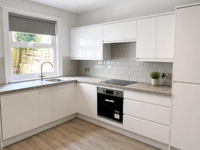 Brighton, East Sussex BN2 2 bed apartment to rent £1,650 pcm £381 pw