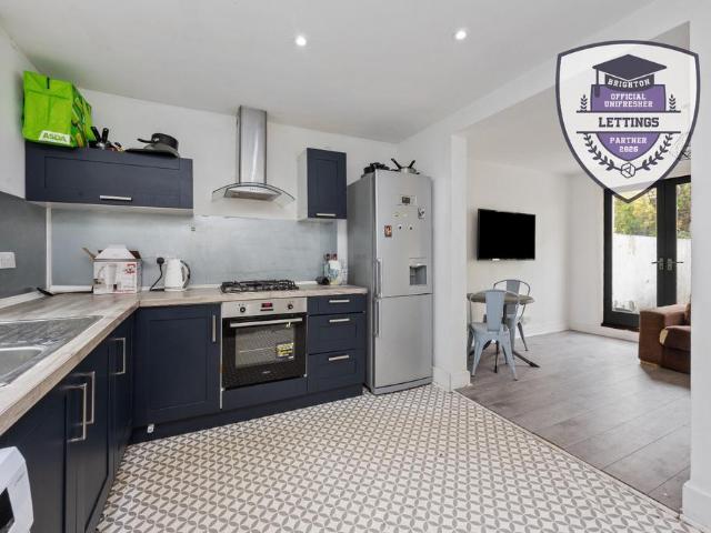 Brighton, East Sussex BN2 6 bed terraced house to rent £4,290 pcm £990 pw