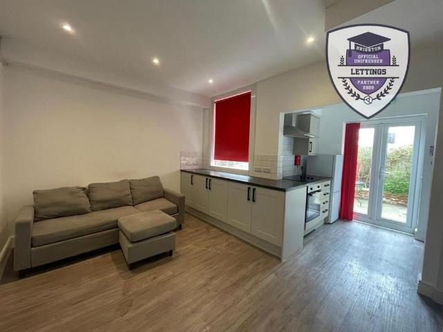 Brighton, East Sussex BN2 6 bed terraced house to rent £3,250 pcm £750 pw