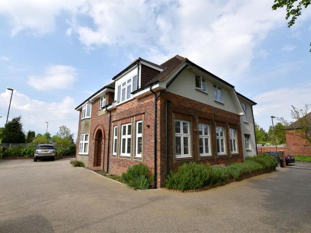 Brighton Road, Banstead SM7, 1 bed flat to rent, £1,350 pcm | PrimeLocation