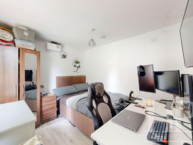 Brighton Road, Crawley RH10, Room to rent, £600 pcm | PrimeLocation