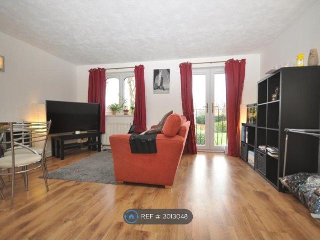Brighton Road, Crawley RH11, 1 bed flat to rent, £1,200 pcm | PrimeLocation