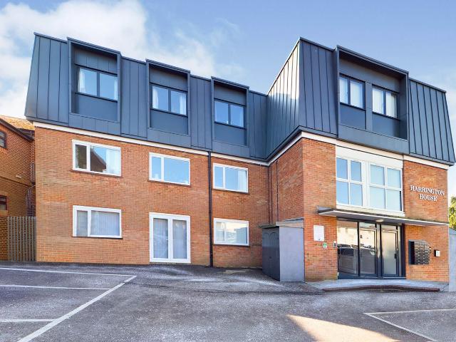 Brighton Road, Horsham, West Sussex RH13, 3 bed flat to rent, £1,650 pcm | PrimeLocation