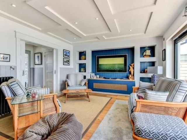 Brighton Road, Lancing, BN15
